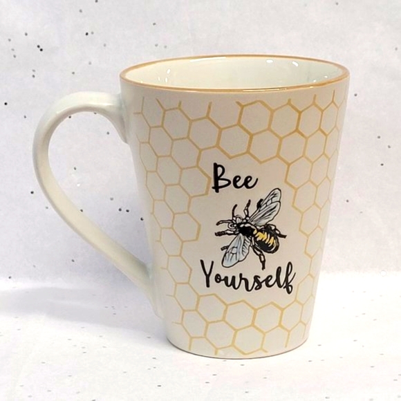 Spectrum Designz | Dining | Nwt Spectrum Designz Honey Comb Bee ...